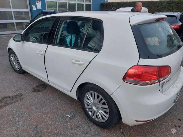 Balts Volkswagen Golf 2012 Kauņa, ar dzinēja tilpumu 1.60 L un nobraukumu 220 tūkst. km par 2600 €, foto 1 vietnē AUTOMOTO.COM.LV