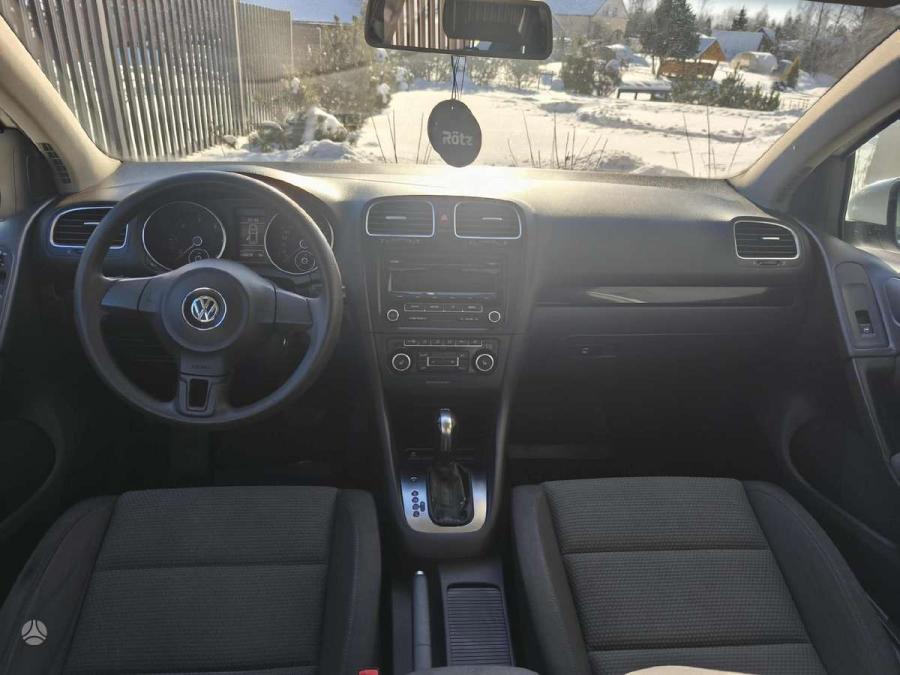 White Volkswagen Golf 2012 in Utena, with an engine capacity of 1.97 L and mileage of 270 thousand km for 5400 €, photo 7 on AUTOMOTO.COM.LV