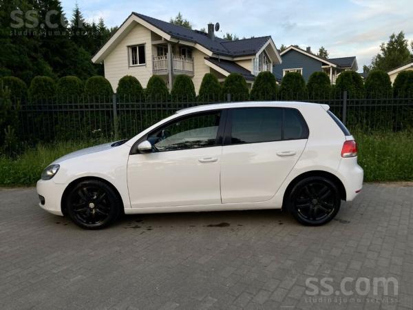 White Volkswagen Golf 2012 in Riga, with an engine capacity of 1.40 L and mileage of 180 thousand km for 2990 €, photo 4 on AUTOMOTO.COM.LV