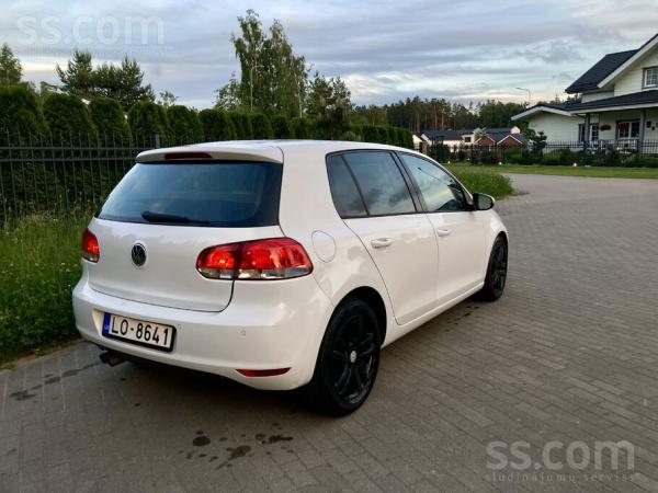 White Volkswagen Golf 2012 in Riga, with an engine capacity of 1.40 L and mileage of 180 thousand km for 2990 €, photo 8 on AUTOMOTO.COM.LV