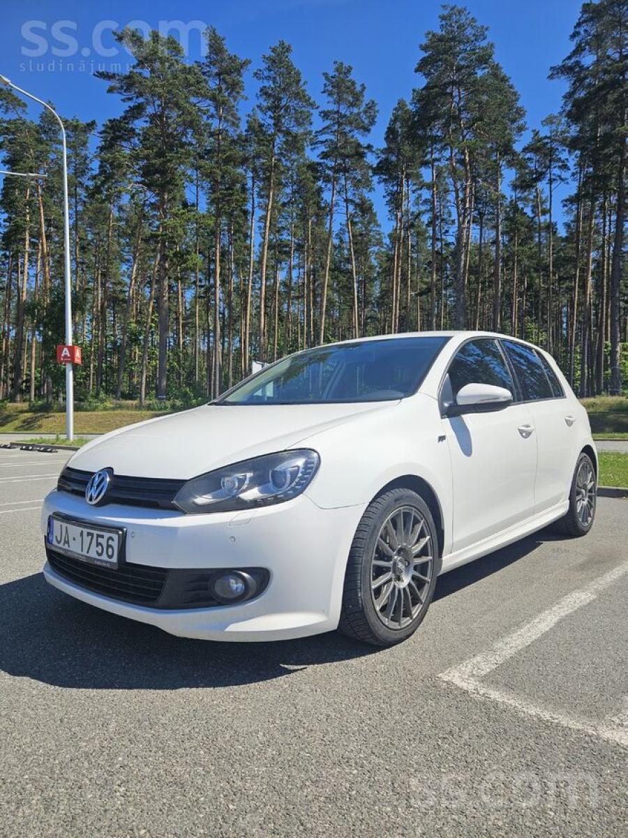 White Volkswagen Golf 2012 in Riga, with an engine capacity of 1.40 L and mileage of 141 thousand km for 6700 €, photo 1 on AUTOMOTO.COM.LV