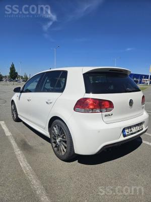 White Volkswagen Golf 2012 in Riga, with an engine capacity of 1.40 L and mileage of 141 thousand km for 6700 €, photo 4 on AUTOMOTO.COM.LV