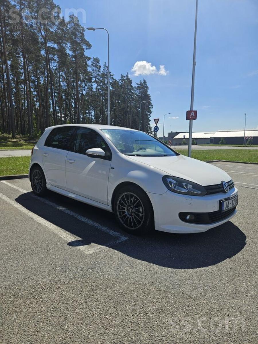 White Volkswagen Golf 2012 in Riga, with an engine capacity of 1.40 L and mileage of 141 thousand km for 6700 €, photo 6 on AUTOMOTO.COM.LV