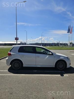 White Volkswagen Golf 2012 in Riga, with an engine capacity of 1.40 L and mileage of 141 thousand km for 6700 €, photo 7 on AUTOMOTO.COM.LV