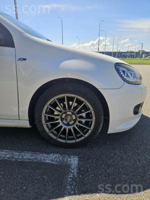 White Volkswagen Golf 2012 in Riga, with an engine capacity of 1.40 L and mileage of 141 thousand km for 6700 €, photo 9 on AUTOMOTO.COM.LV