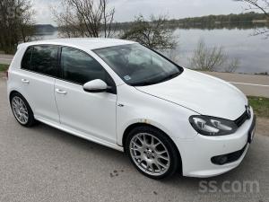 White Volkswagen Golf 2012 in Riga, with an engine capacity of 1.60 L and mileage of 335 thousand km for 3600 €, photo 4 on AUTOMOTO.COM.LV
