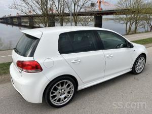 White Volkswagen Golf 2012 in Riga, with an engine capacity of 1.60 L and mileage of 335 thousand km for 3600 €, photo 5 on AUTOMOTO.COM.LV