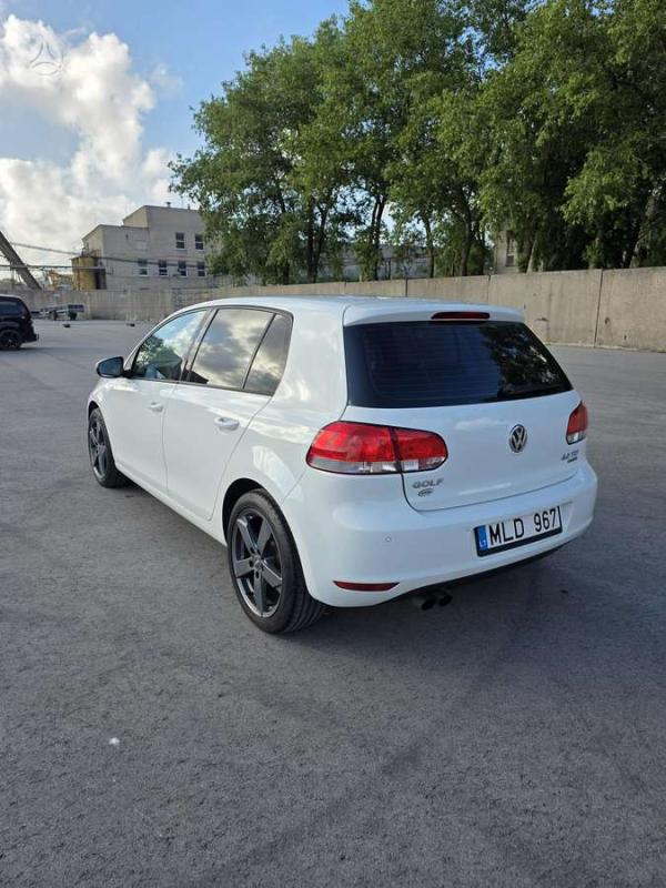 Balts Volkswagen Golf 2012 Klaipėda, ar dzinēja tilpumu 1.97 L un nobraukumu 288 tūkst. km par 5500 €, foto 4 vietnē AUTOMOTO.COM.LV