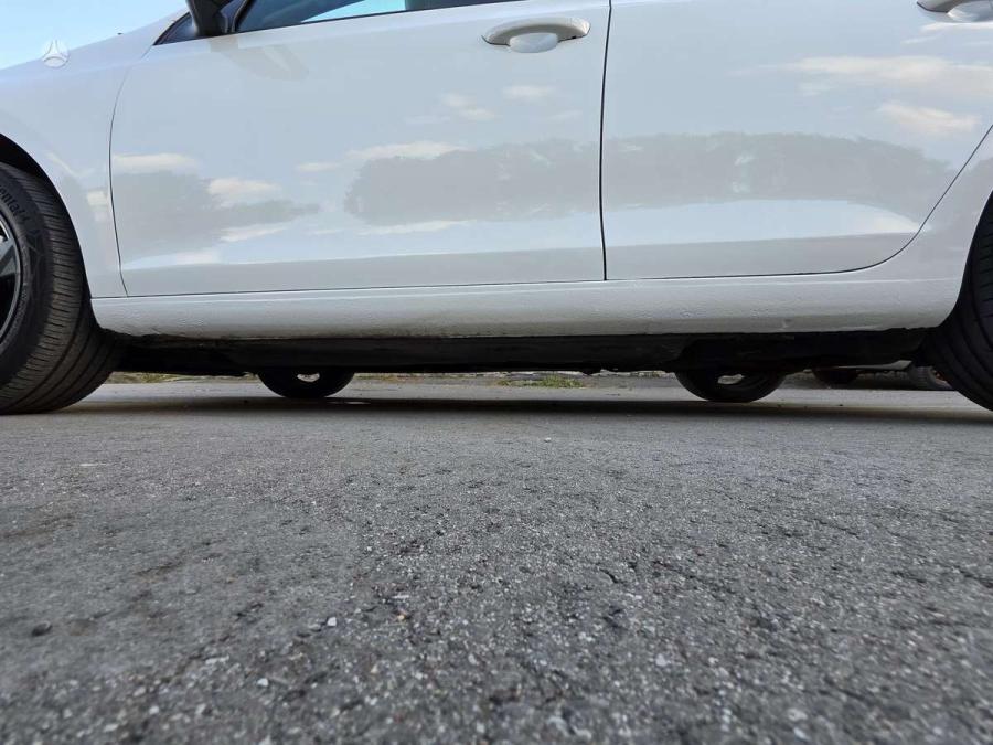 Balts Volkswagen Golf 2012 Klaipėda, ar dzinēja tilpumu 1.97 L un nobraukumu 288 tūkst. km par 5500 €, foto 21 vietnē AUTOMOTO.COM.LV