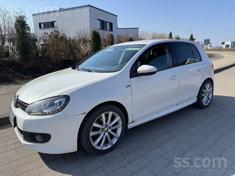 Balts Volkswagen Golf 2012 Rīga, ar dzinēja tilpumu 1.60 L un nobraukumu 345 tūkst. km par 3900 €, foto 1 vietnē AUTOMOTO.COM.LV