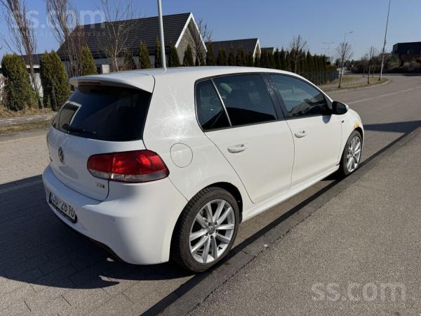 Balts Volkswagen Golf 2012 Rīga, ar dzinēja tilpumu 1.60 L un nobraukumu 345 tūkst. km par 3900 €, foto 4 vietnē AUTOMOTO.COM.LV