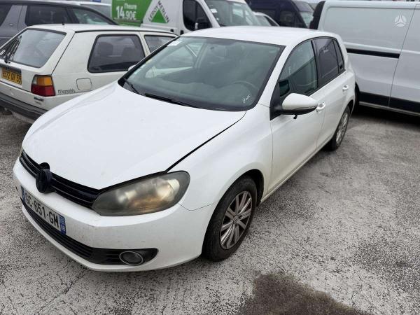 White Volkswagen Golf 2012 in Kaunas, with an engine capacity of 1.60 L and mileage of 300 thousand km for 2800 €, photo 3 on AUTOMOTO.COM.LV