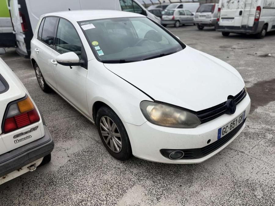 Balts Volkswagen Golf 2012 Kauņa, ar dzinēja tilpumu 1.60 L un nobraukumu 300 tūkst. km par 2800 €, foto 1 vietnē AUTOMOTO.COM.LV