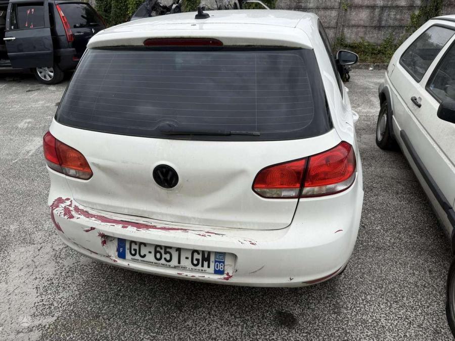 Balts Volkswagen Golf 2012 Kauņa, ar dzinēja tilpumu 1.60 L un nobraukumu 300 tūkst. km par 2800 €, foto 7 vietnē AUTOMOTO.COM.LV
