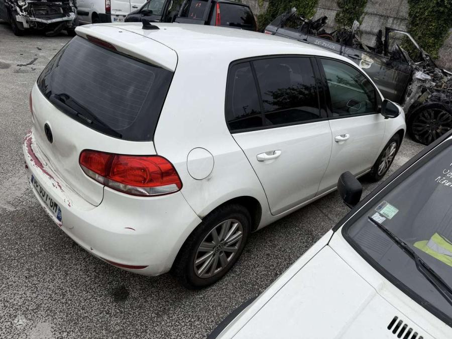 Balts Volkswagen Golf 2012 Kauņa, ar dzinēja tilpumu 1.60 L un nobraukumu 300 tūkst. km par 2800 €, foto 9 vietnē AUTOMOTO.COM.LV