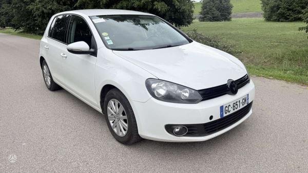 White Volkswagen Golf 2012 in Kaunas, with an engine capacity of 1.60 L and mileage of 300 thousand km for 3200 €, photo 1 on AUTOMOTO.COM.LV