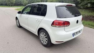White Volkswagen Golf 2012 in Kaunas, with an engine capacity of 1.60 L and mileage of 300 thousand km for 3200 €, photo 6 on AUTOMOTO.COM.LV