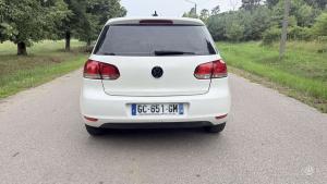 White Volkswagen Golf 2012 in Kaunas, with an engine capacity of 1.60 L and mileage of 300 thousand km for 3200 €, photo 7 on AUTOMOTO.COM.LV