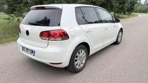 White Volkswagen Golf 2012 in Kaunas, with an engine capacity of 1.60 L and mileage of 300 thousand km for 3200 €, photo 8 on AUTOMOTO.COM.LV