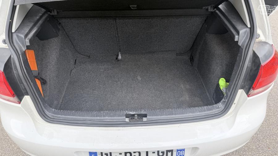 Balts Volkswagen Golf 2012 Kauņa, ar dzinēja tilpumu 1.60 L un nobraukumu 300 tūkst. km par 3200 €, foto 10 vietnē AUTOMOTO.COM.LV