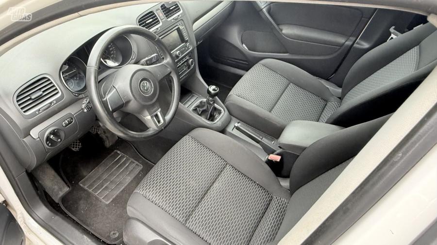 Balts Volkswagen Golf 2012 Kauņa, ar dzinēja tilpumu 1.60 L un nobraukumu 300 tūkst. km par 3200 €, foto 12 vietnē AUTOMOTO.COM.LV