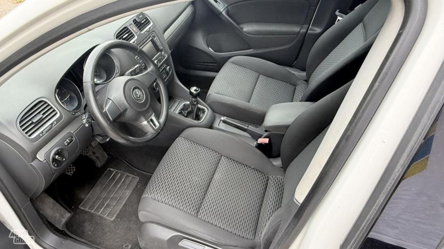 Balts Volkswagen Golf 2012 Kauņa, ar dzinēja tilpumu 1.60 L un nobraukumu 300 tūkst. km par 3200 €, foto 14 vietnē AUTOMOTO.COM.LV