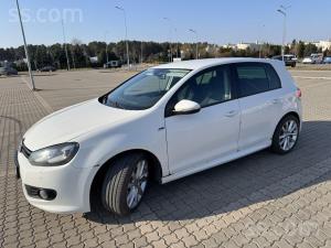 White Volkswagen Golf 2012 in Riga, with an engine capacity of 1.60 L and mileage of 345 thousand km for 3900 €, photo  on AUTOMOTO.COM.LV