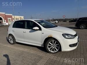 White Volkswagen Golf 2012 in Riga, with an engine capacity of 1.60 L and mileage of 345 thousand km for 3900 €, photo 5 on AUTOMOTO.COM.LV