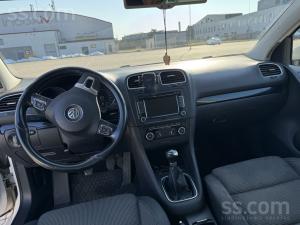 White Volkswagen Golf 2012 in Riga, with an engine capacity of 1.60 L and mileage of 345 thousand km for 3900 €, photo 6 on AUTOMOTO.COM.LV