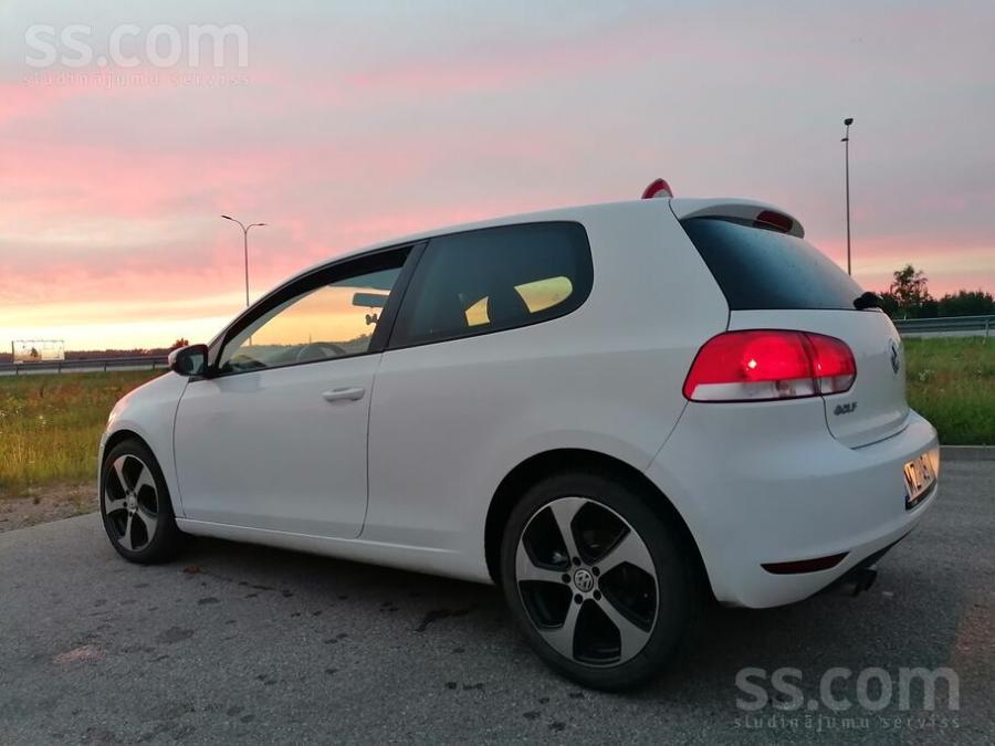 White Volkswagen Golf 2012 in Jurmala, with an engine capacity of 1.40 L and mileage of 284 thousand km for 1700 €, photo 3 on AUTOMOTO.COM.LV