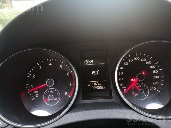 White Volkswagen Golf 2012 in Jurmala, with an engine capacity of 1.40 L and mileage of 284 thousand km for 1700 €, photo 4 on AUTOMOTO.COM.LV