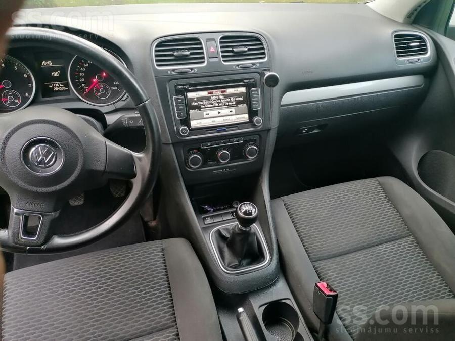 White Volkswagen Golf 2012 in Jurmala, with an engine capacity of 1.40 L and mileage of 284 thousand km for 1700 €, photo 7 on AUTOMOTO.COM.LV