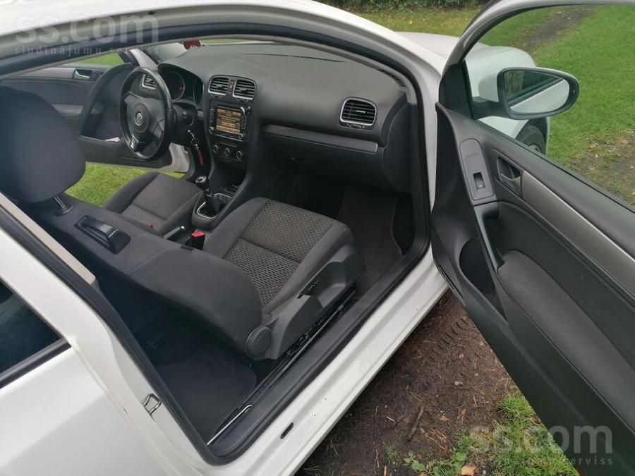 White Volkswagen Golf 2012 in Jurmala, with an engine capacity of 1.40 L and mileage of 284 thousand km for 1700 €, photo 10 on AUTOMOTO.COM.LV