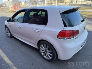 White Volkswagen Golf 2012 in Riga, with an engine capacity of 1.60 L and mileage of 345 thousand km for 3500 €, photo 3 on AUTOMOTO.COM.LV