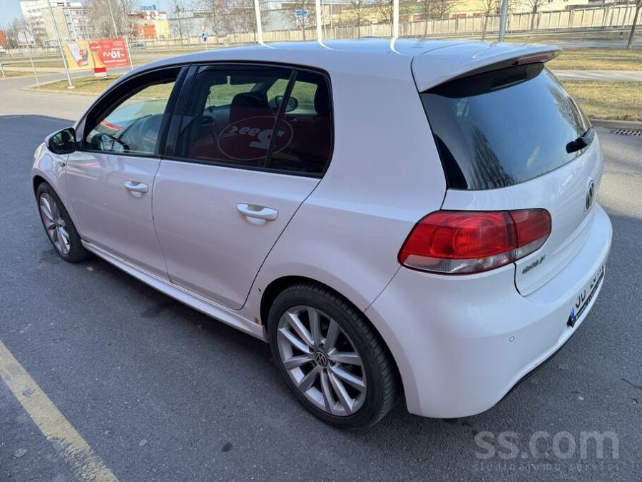 White Volkswagen Golf 2012 in Riga, with an engine capacity of 1.60 L and mileage of 345 thousand km for 3500 €, photo 3 on AUTOMOTO.COM.LV