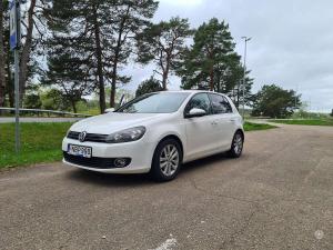 White Volkswagen Golf 2012 in Kaunas, with an engine capacity of 1.60 L and mileage of 166 thousand km for 3900 €, photo  on AUTOMOTO.COM.LV