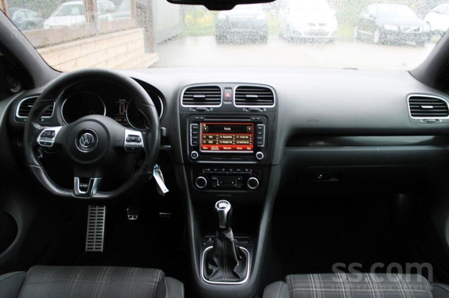 White Volkswagen Golf 2012 in Riga, with an engine capacity of 2.00 L and mileage of 0 thousand km for 6350 €, photo 18 on AUTOMOTO.COM.LV