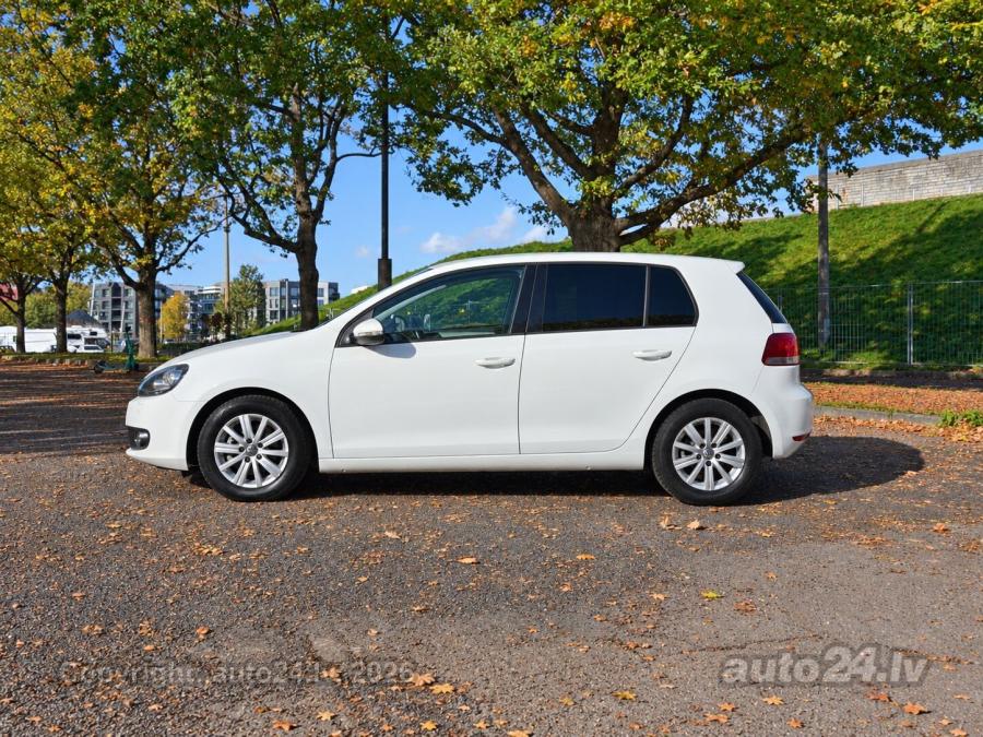 White Volkswagen Golf 2012 in Tallinn, with an engine capacity of 1.40 L and mileage of 133 thousand km for 6500 €, photo 5 on AUTOMOTO.COM.LV