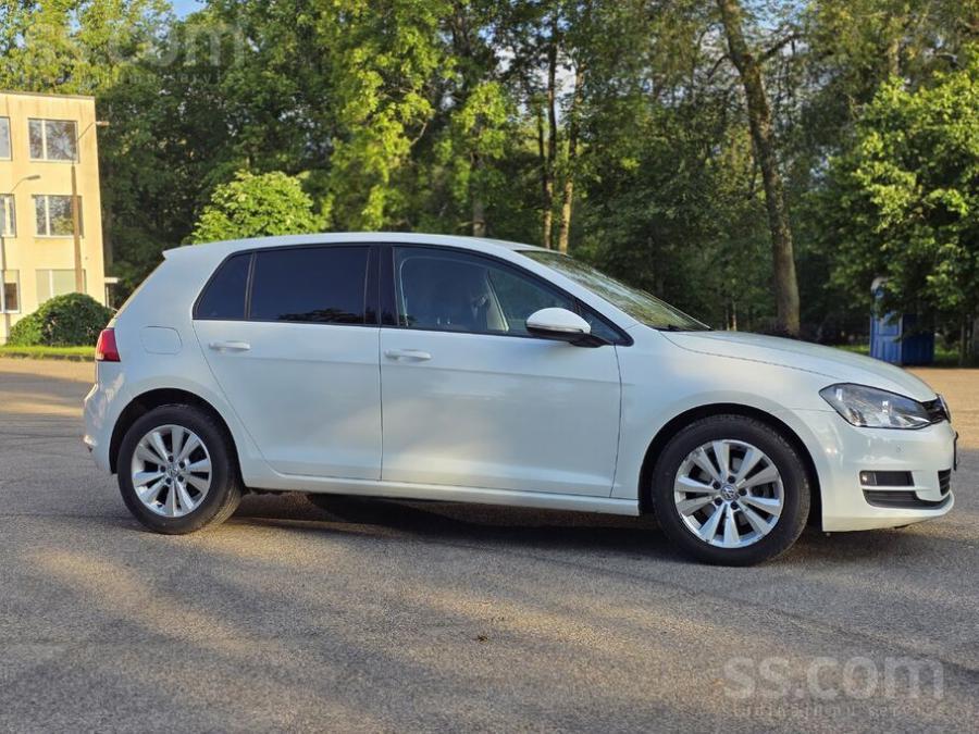 White Volkswagen Golf 2013 in Ogre, with an engine capacity of 1.60 L and mileage of 257 thousand km for 5800 €, photo 5 on AUTOMOTO.COM.LV