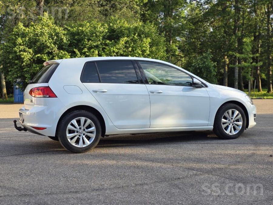 White Volkswagen Golf 2013 in Ogre, with an engine capacity of 1.60 L and mileage of 257 thousand km for 5800 €, photo 6 on AUTOMOTO.COM.LV