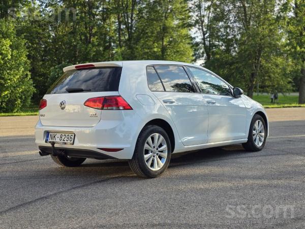 White Volkswagen Golf 2013 in Ogre, with an engine capacity of 1.60 L and mileage of 257 thousand km for 5800 €, photo 7 on AUTOMOTO.COM.LV