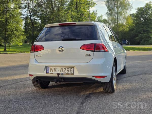 White Volkswagen Golf 2013 in Ogre, with an engine capacity of 1.60 L and mileage of 257 thousand km for 5800 €, photo 8 on AUTOMOTO.COM.LV