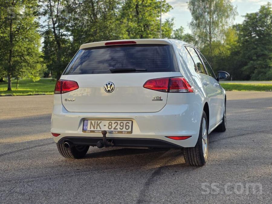 White Volkswagen Golf 2013 in Ogre, with an engine capacity of 1.60 L and mileage of 257 thousand km for 5800 €, photo 8 on AUTOMOTO.COM.LV