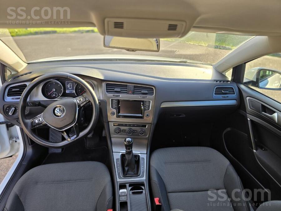 White Volkswagen Golf 2013 in Ogre, with an engine capacity of 1.60 L and mileage of 257 thousand km for 5800 €, photo 12 on AUTOMOTO.COM.LV