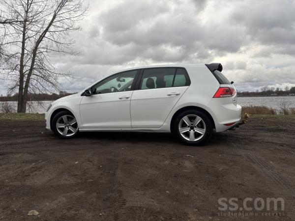 White Volkswagen Golf 2013 in Riga, with an engine capacity of 2.00 L and mileage of 307 thousand km for 6595 €, photo 1 on AUTOMOTO.COM.LV