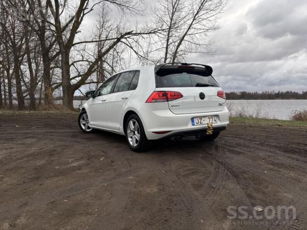 White Volkswagen Golf 2013 in Riga, with an engine capacity of 2.00 L and mileage of 307 thousand km for 6595 €, photo 2 on AUTOMOTO.COM.LV