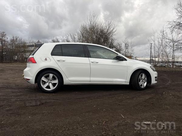White Volkswagen Golf 2013 in Riga, with an engine capacity of 2.00 L and mileage of 307 thousand km for 6595 €, photo 4 on AUTOMOTO.COM.LV
