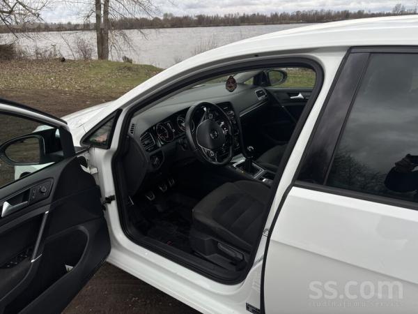 White Volkswagen Golf 2013 in Riga, with an engine capacity of 2.00 L and mileage of 307 thousand km for 6595 €, photo 7 on AUTOMOTO.COM.LV