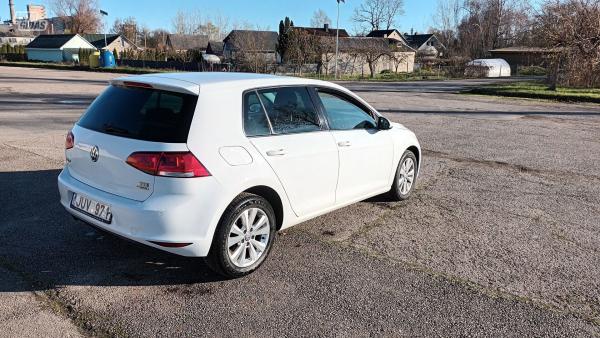 White Volkswagen Golf 2013 in Joniskis, with an engine capacity of 1.60 L and mileage of 261 thousand km for 4450 €, photo 5 on AUTOMOTO.COM.LV
