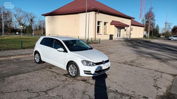 White Volkswagen Golf 2013 in Joniskis, with an engine capacity of 1.60 L and mileage of 261 thousand km for 4450 €, photo 9 on AUTOMOTO.COM.LV
